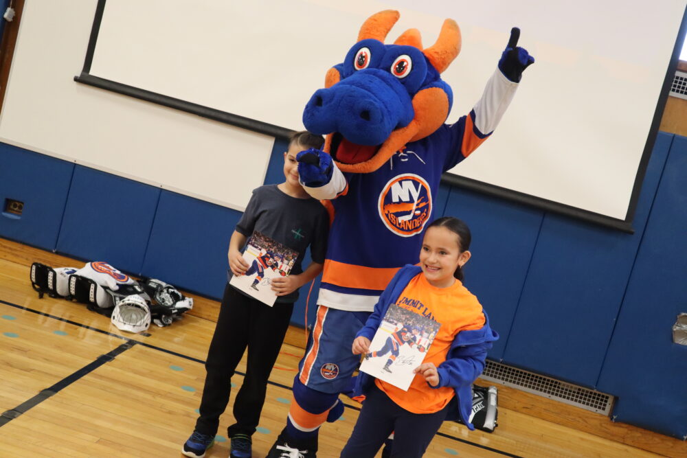 Islander's Sparky Visits Summit Lane School - Long Island Media Group