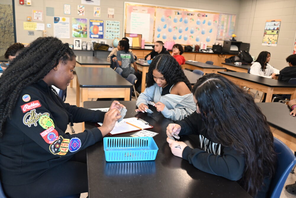 Middle School Scientists Explore Fossils - Long Island Media Group
